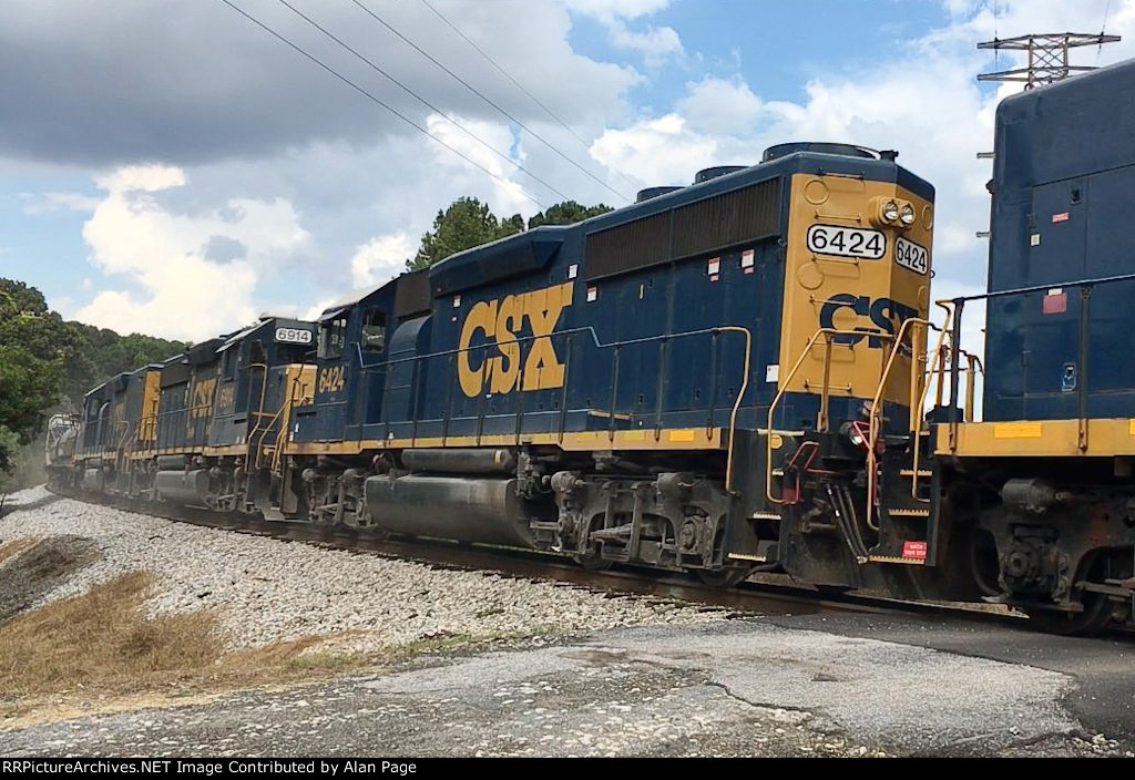 CSX GP40-2 6424 runs fifth of seven units rolling SB